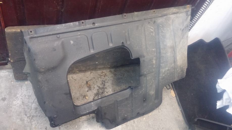 Plastika ispod motora golf 2