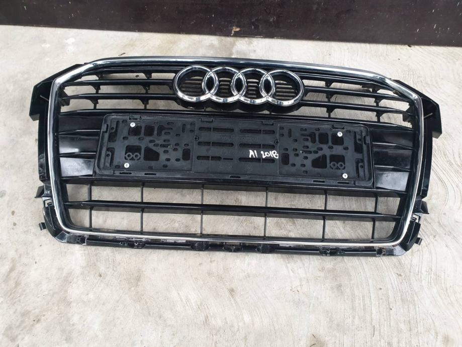 Prednja maska sa znakom Audi A1 8X Facelift 2015-2019 god 8XA853651B