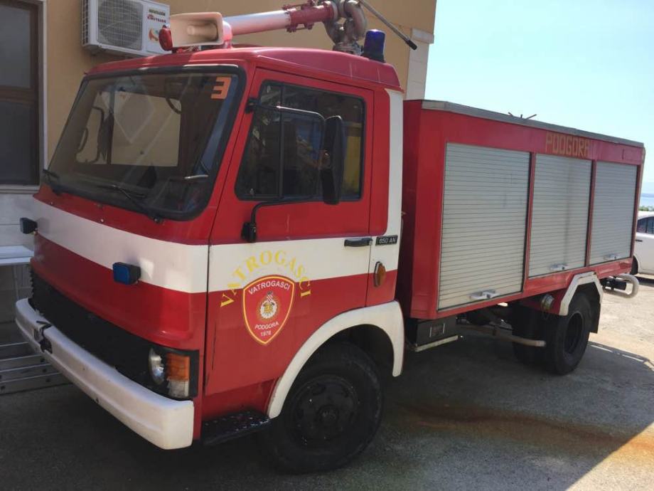 Vatrogasno vozilo / Zastava 650AN