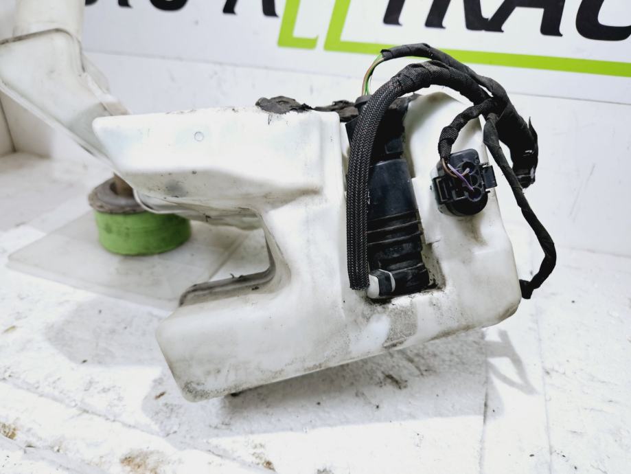 Vw Passat b7 3aa posuda vode za stakla 3AA955453G