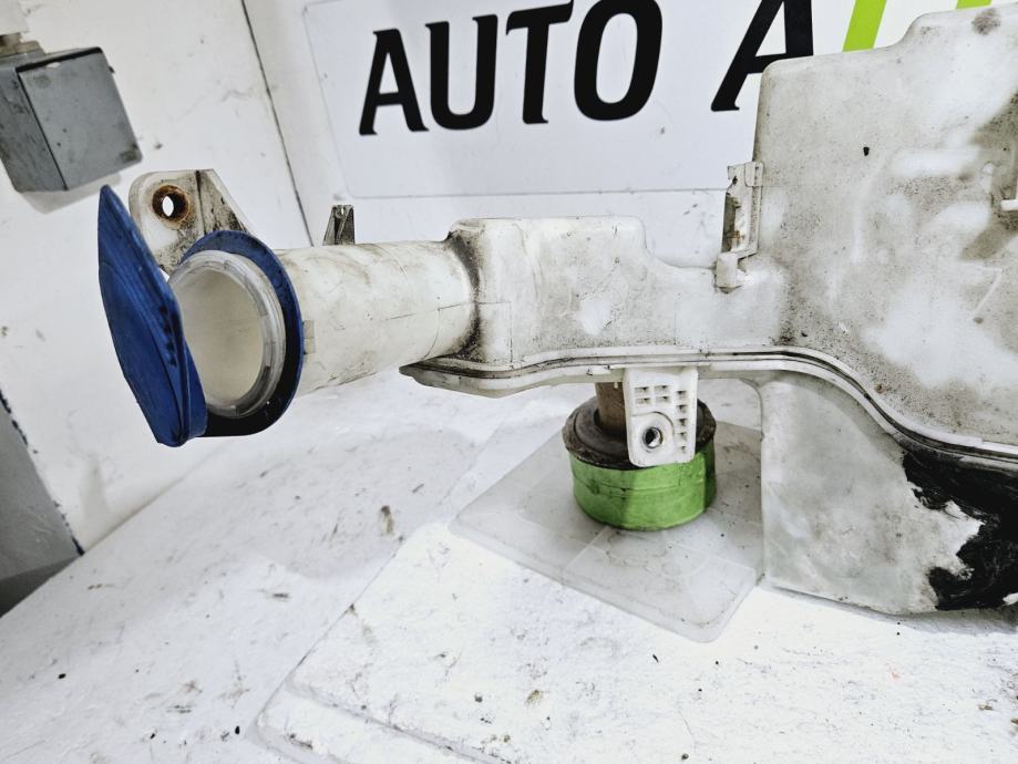 Vw Passat b7 3aa posuda vode za stakla 3AA955453G