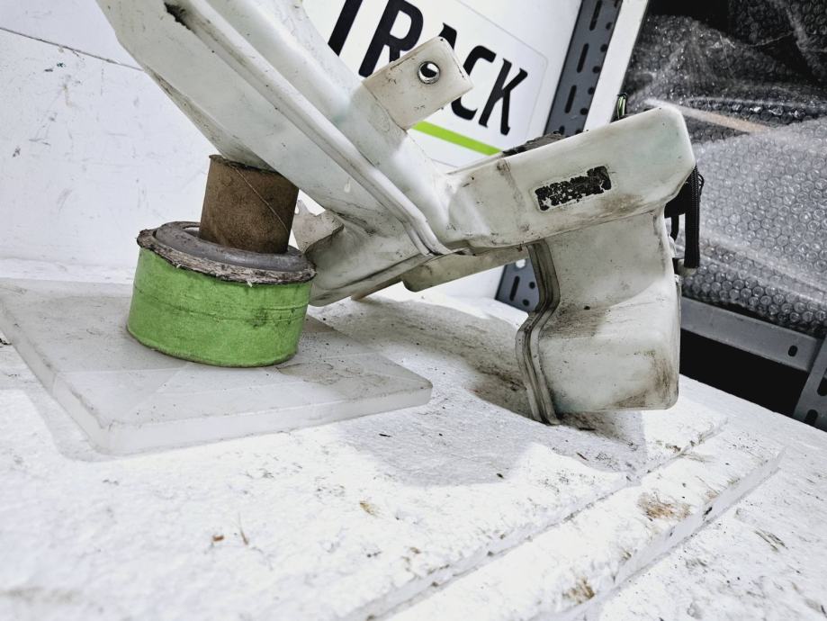 Vw Passat b7 3aa posuda vode za stakla 3AA955453G