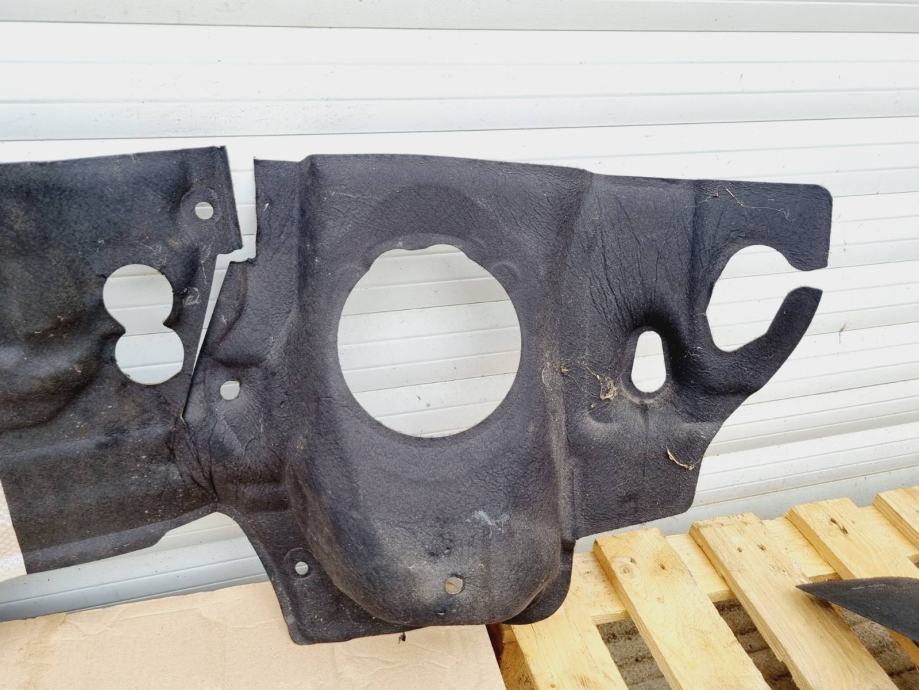 Vw T-Roc 1.0 tsi zvučna izolacija obloga karoserije 3Q0825469