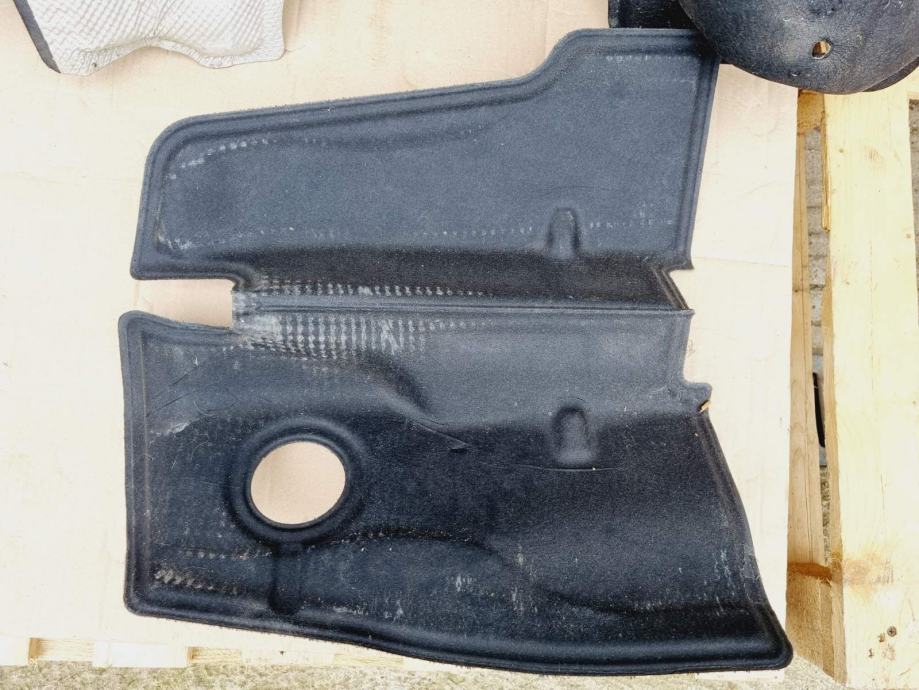 Vw T-Roc 1.0 tsi zvučna izolacija obloga karoserije 3Q0825469