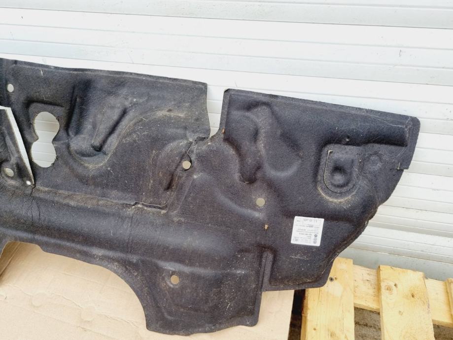 Vw T-Roc 1.0 tsi zvučna izolacija obloga karoserije 3Q0825469