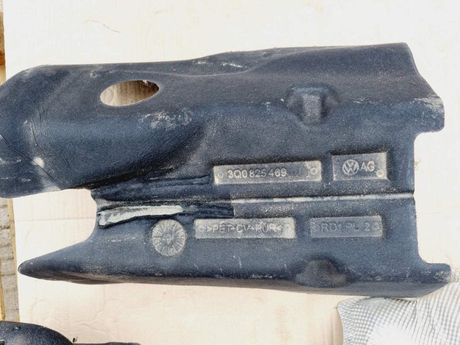 Vw T-Roc 1.0 tsi zvučna izolacija obloga karoserije 3Q0825469