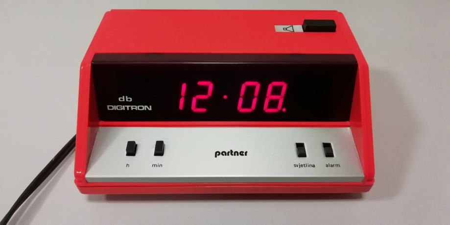 Digitron Buje Partner Sat Budilica