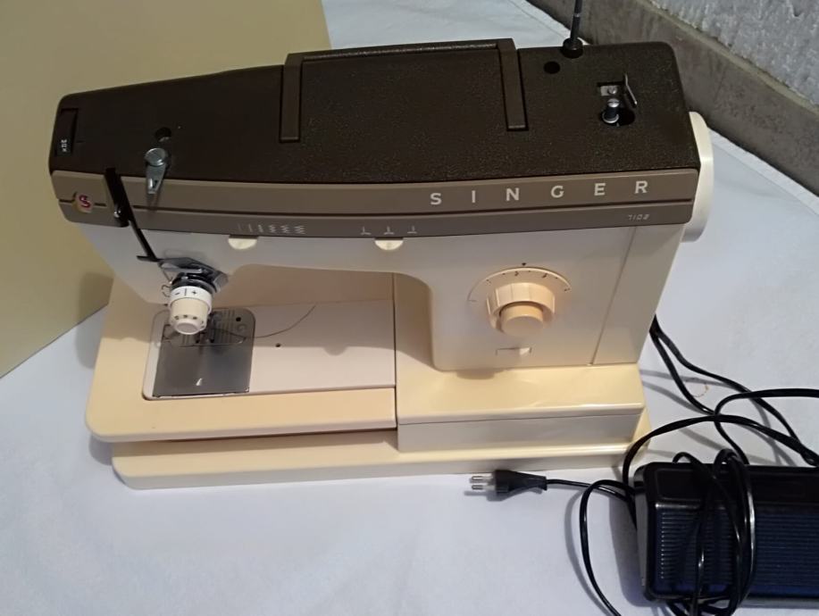 Šivača mašina Singer 7102