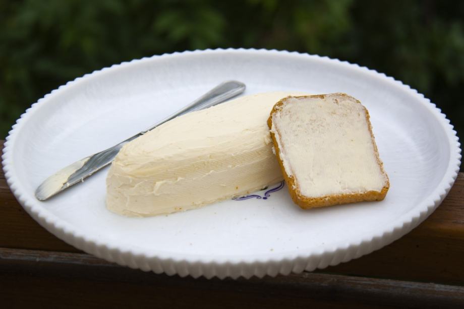 Domaći maslac/putar od kravljeg mlijeka