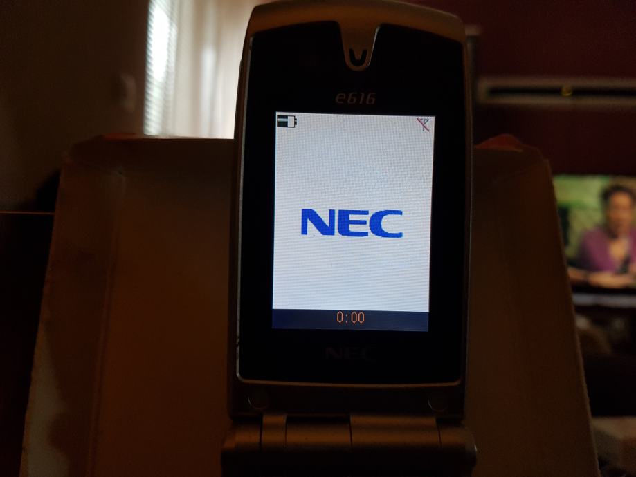 NEC e616 odlično očuvan mobitel,ide na sve mreže,odličan oltimer