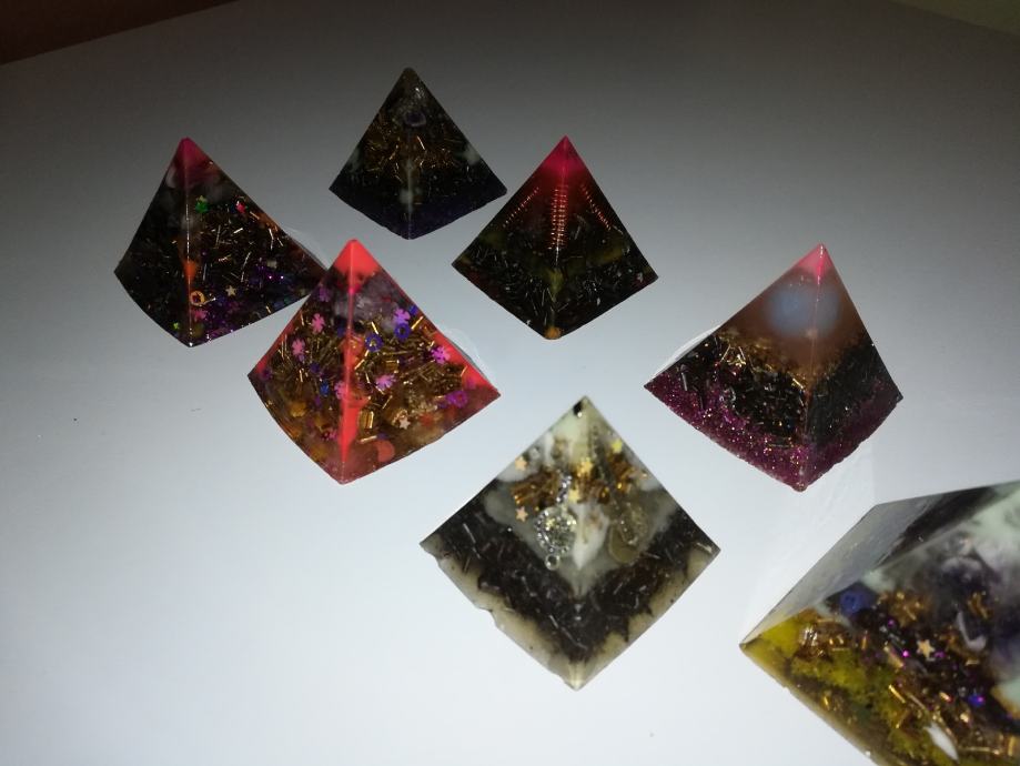 Orgonit piramide 4 cm, zastita od EMF zračenja