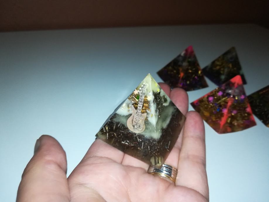 Orgonit piramide 4 cm, zastita od EMF zračenja