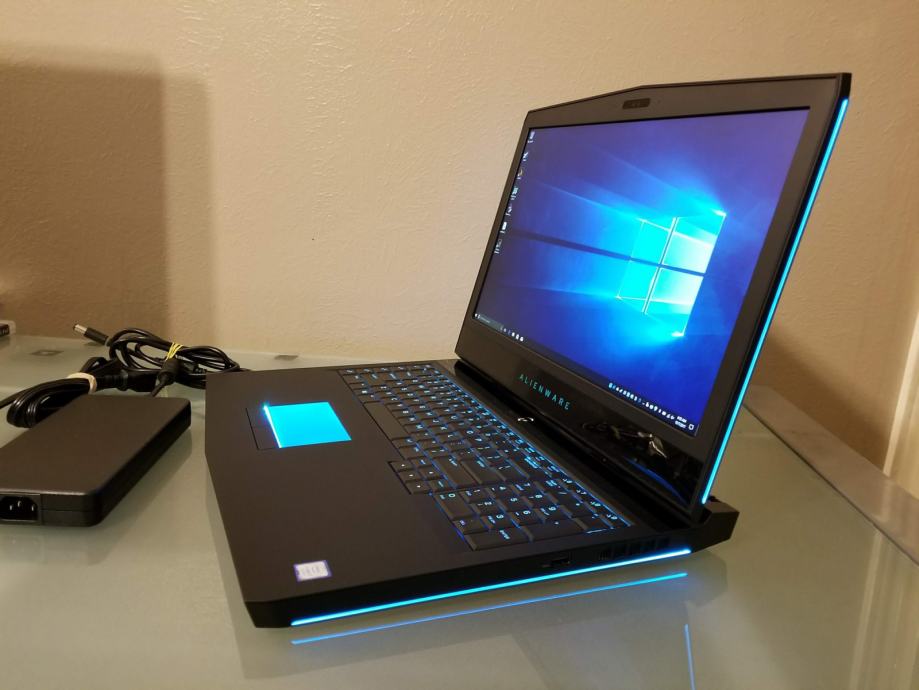 Alienware R4 17 + Alienware Vindicator V2.0 ruksak