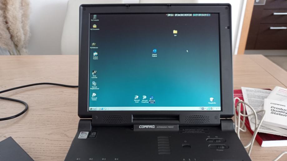 Compaq Armada 7800 - Pentium II, 54 MB RAM, 40 GB HDD