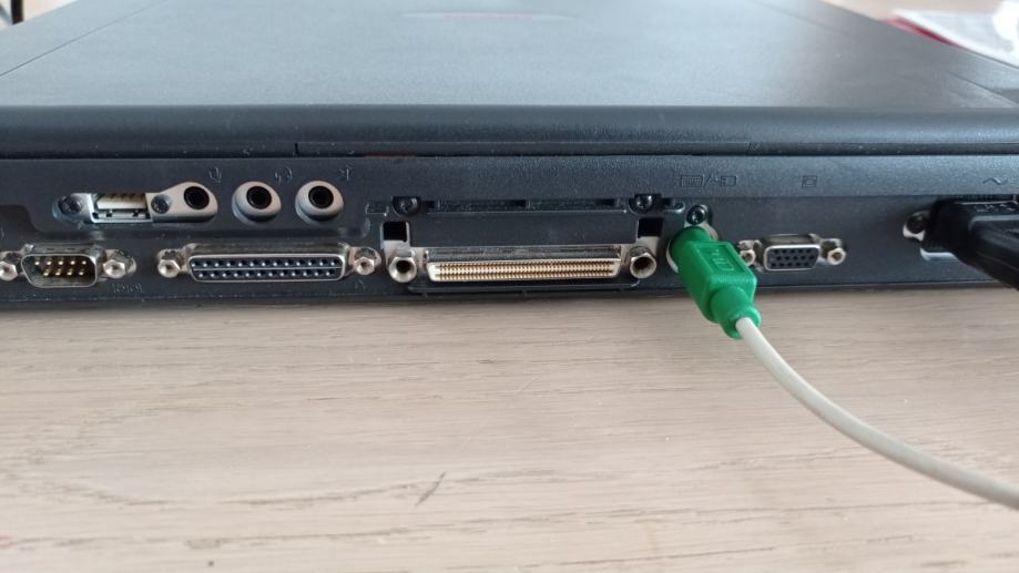 Compaq Armada 7800 - Pentium II, 54 MB RAM, 40 GB HDD