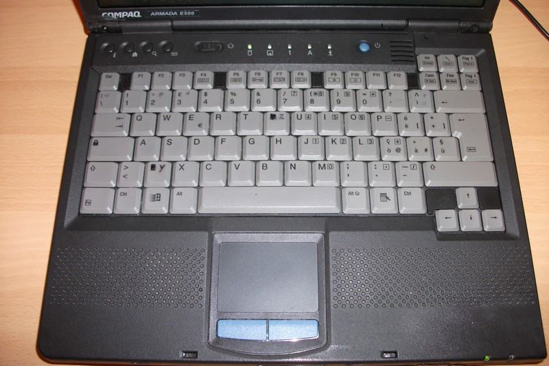Compaq armada e500, stari laptop
