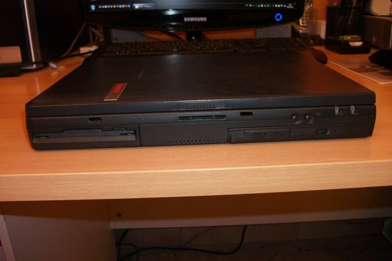 Compaq armada e500, stari laptop