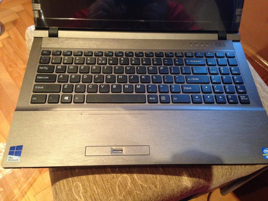 MAXdata (profesionalni njemački laptop)