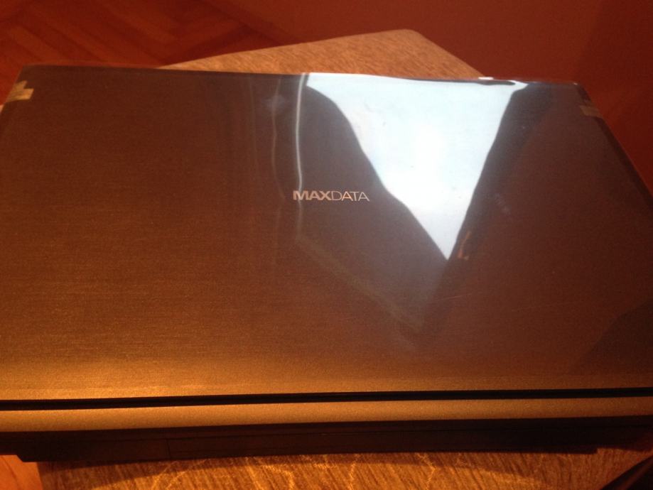 MAXdata (profesionalni njemački laptop)