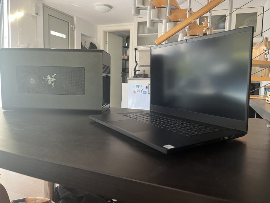 Razer Blade 15” Advanced - NVIDIA RTX 2070 SUPER, i7-10875H, 16GB DDR4