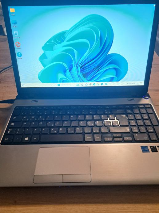 Samsung laptop AMD E2-1800 dual core, 8GB RAM