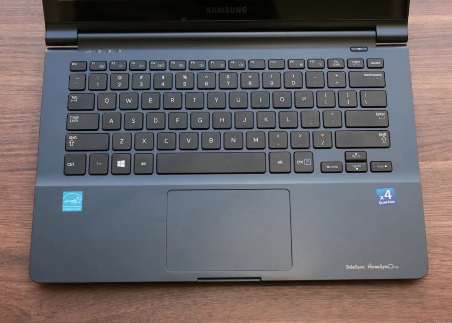 SAMSUNG LAPTOP -SUPER STANJE -TAC SCREEN -PROCESOR:AMD 4 COR