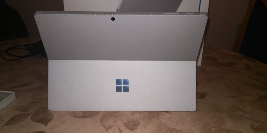 MICROSOFT SURFACE PRO 4 Core i5/4GB RAM/128GB SSD+tipkovnica+dock