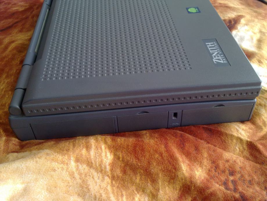 Laptop ZENITH NTB007 (ISPRAVAN, KAO NOV) Retro Vintage Kolekcionarski