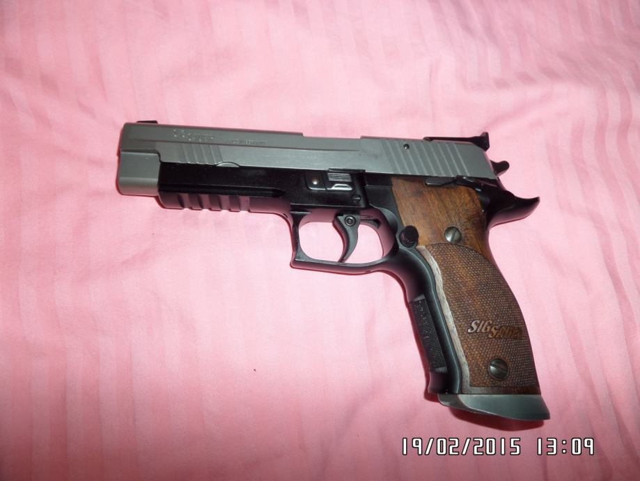 Pistolj Sig Sauer P226