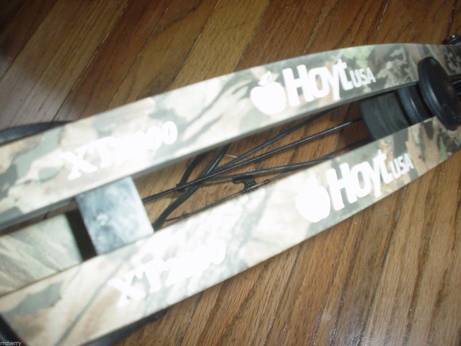 Složeni luk (compound bow) HOYT Magnatec XT 2000