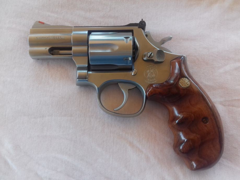 REVOLVER SMITH & WESSON 357 MAGNUM , M686
