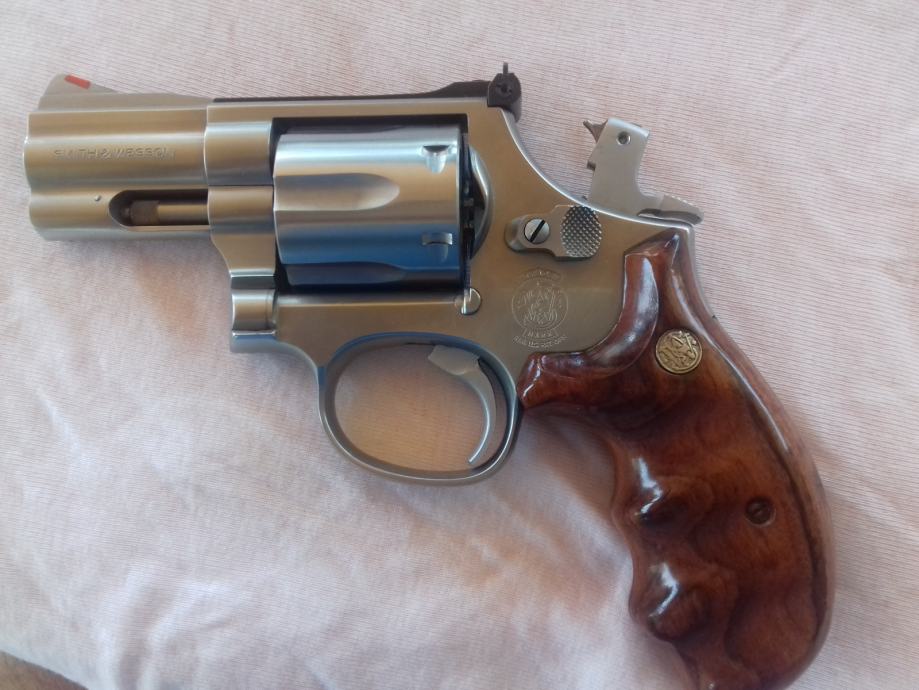 REVOLVER SMITH & WESSON 357 MAGNUM , M686