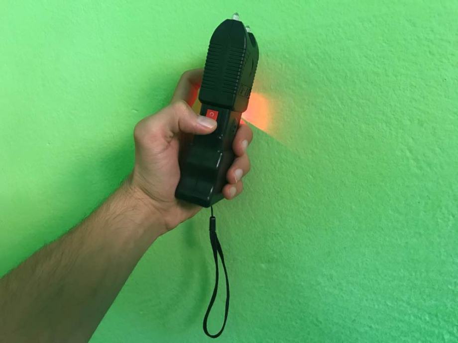 Snažni Elektro šoker za samoobranu (teaser, stunt gun,electro shocker)