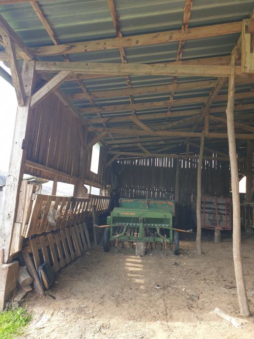 Prodajem drveni montažni objekta za poljoprivredne strojeve