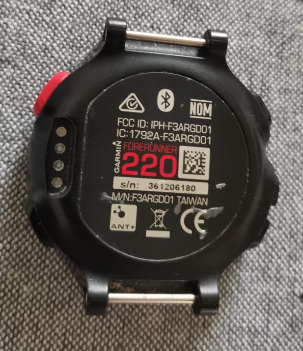 PAMETNI SAT GARMIN FORERUNNER 220