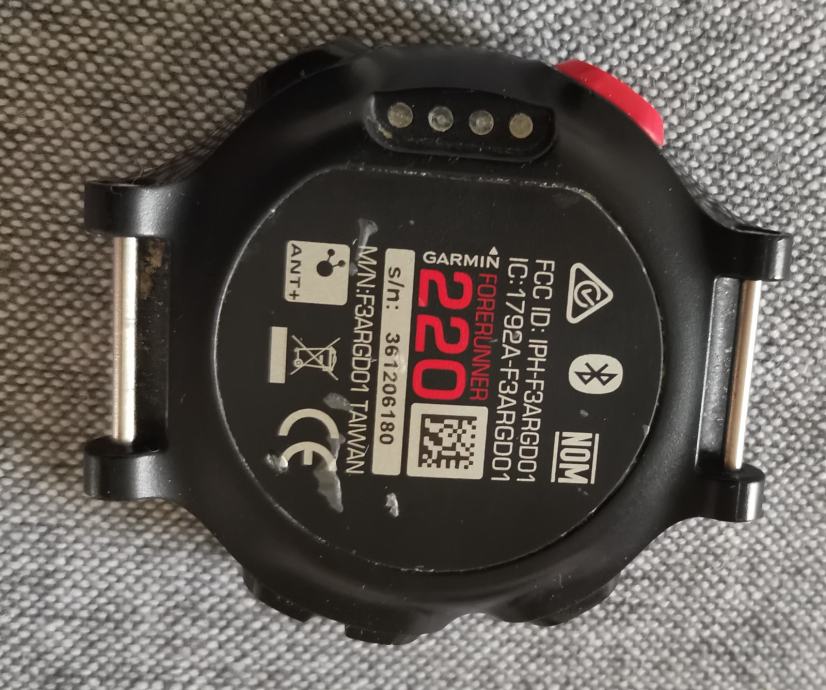 PAMETNI SAT GARMIN FORERUNNER 220