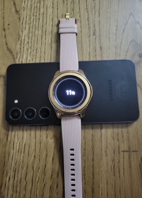 Samsung Galaxy Watch 42mm Rose Gold SM-R810 ispravan i očuvan