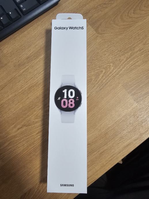 SAMSUNG GALAXY WATCH 5, SM-R910 Silver NOVO ZAPAKIRANO