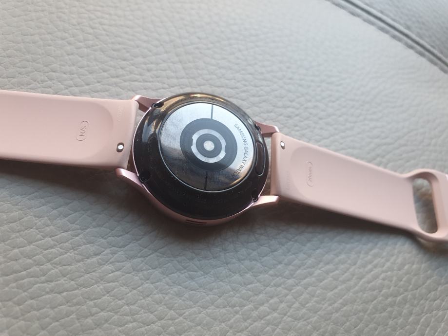 Samsung Galaxy Watch Active2 - rozi, nosen jednom