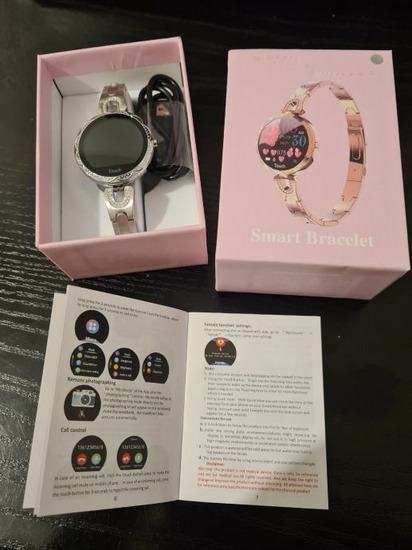 NOVI ženski smart watch, pametna narukvica, srebrne boje