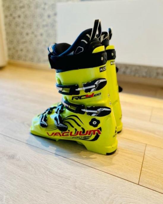 Prodaju se pancerice Fisher RC4 100 World Cup Vacuum