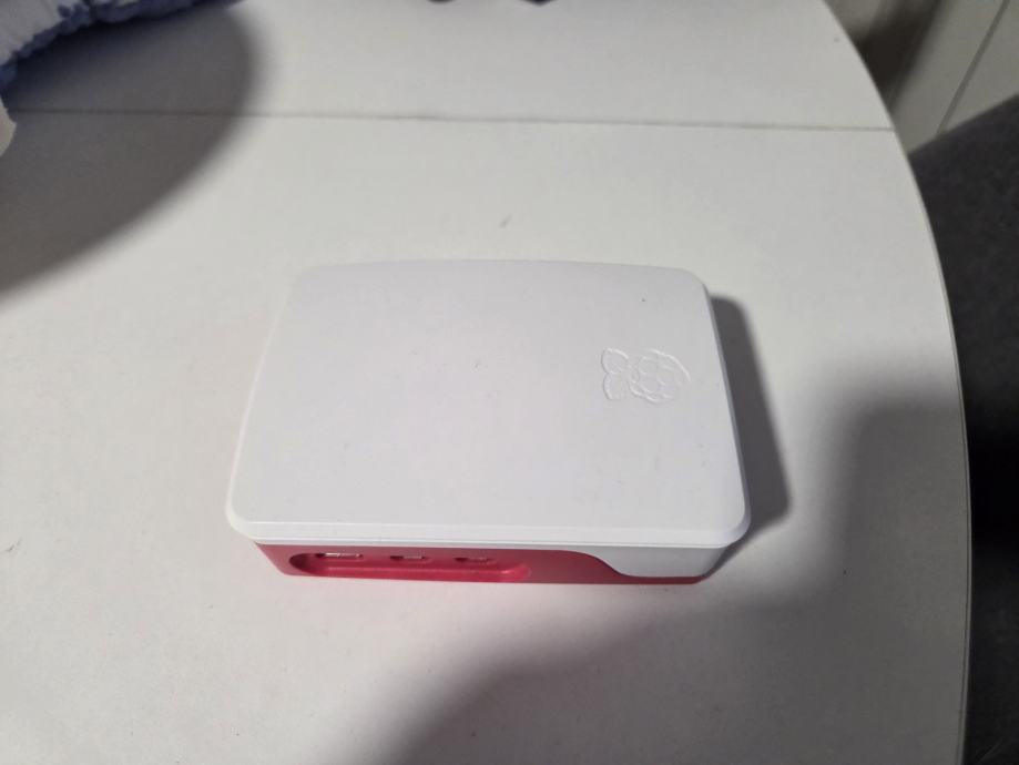 Raspberry Pi 5 8GB – komplet (originalno kućište, napajanje)