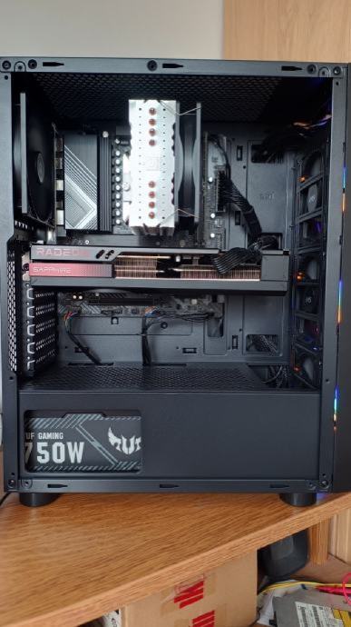 PRILIKA! AM5 GAMING PC RYZEN 7/32GB DDR5/RX7700XT 12GB/1TB/WIN11/999 E