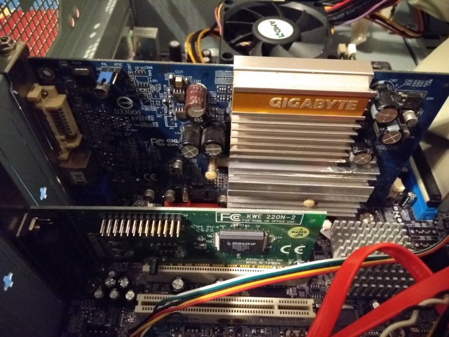 AMD Athlon x2 4400 (2.3 GHz), 3GB DDR2, 80GB HDD, Ati X550, 400W