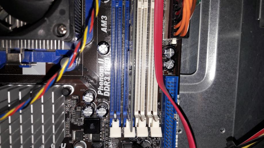 AMD Phenom II x2 // ddr 3 // Radeon HD 5500 series