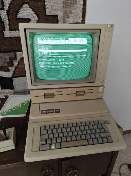 Apple 2 Vintage 1984 račun,papiri