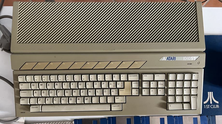 Atari 1040 ST , ORIGINAL sa 10 igrica