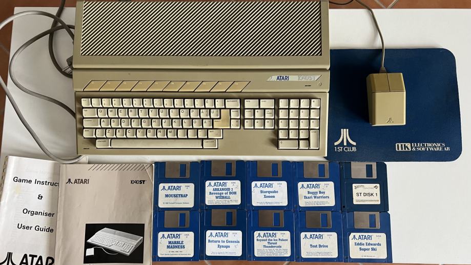 Atari 1040 ST , ORIGINAL sa 10 igrica