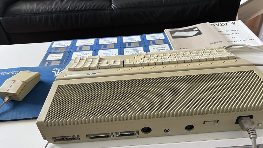 Atari 1040 ST , ORIGINAL sa 10 igrica