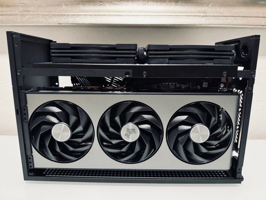 FormD T1 Ryzen 5 7600 7800 XT Nitro+ 32GB 2TB custom cables B650E-I